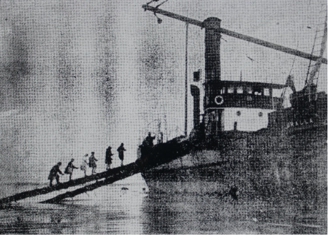 Wreck of SS Uralla Near Birubi Beach Port Stephens – 1928 – Port ...