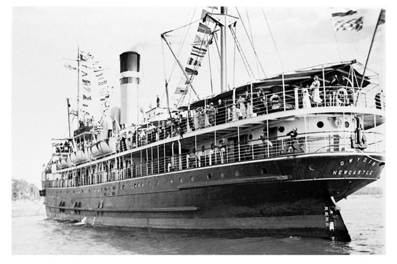 EXCURIONS FROM NEWCASTLE TO PORT STEPHENS BY SEA – Port Stephens – a ...